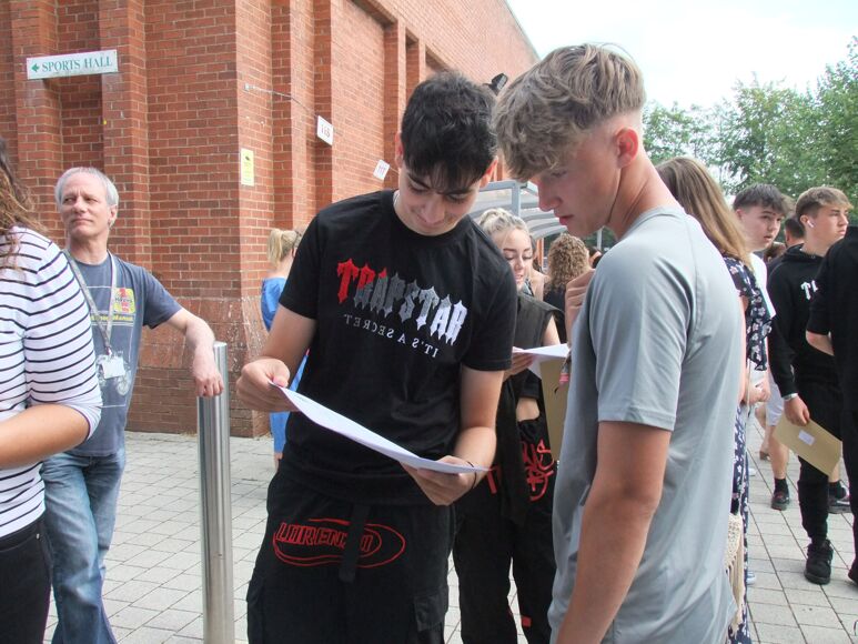 Robert May’s Students Celebrate Exam Results - News - Robert May's School